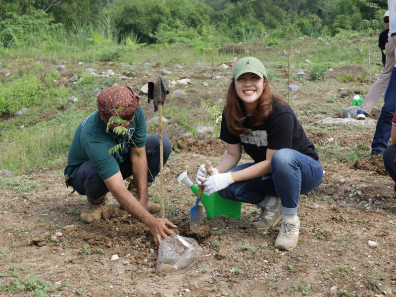 Planting trees to help restore the Citarum River watershed - Microsoft ...
